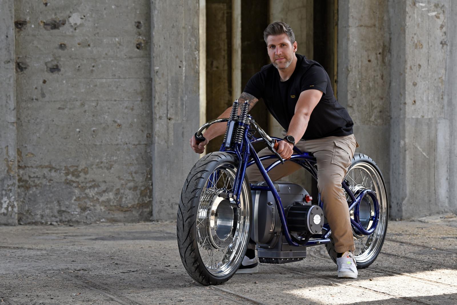 Murata Boardtracker: elektrisch aangedreven custom door RM Builds - Bigtwin